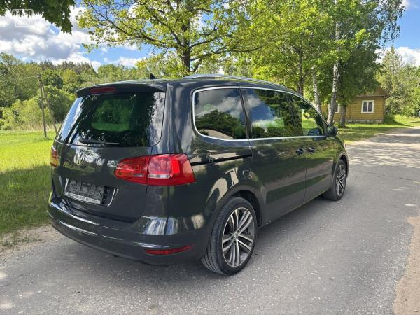 Pelēks Volkswagen Sharan 2014 Varėna, ar dzinēja tilpumu 2.00 L un nobraukumu 292 tūkst. km par 9400 €, foto 4 vietnē AUTOMOTO.COM.LV