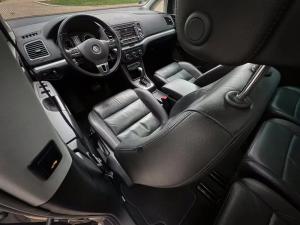 Grey Volkswagen Sharan 2014 in Riga, with an engine capacity of 2.00 L and mileage of 142 thousand km for 12500 €, photo 7 on AUTOMOTO.COM.LV