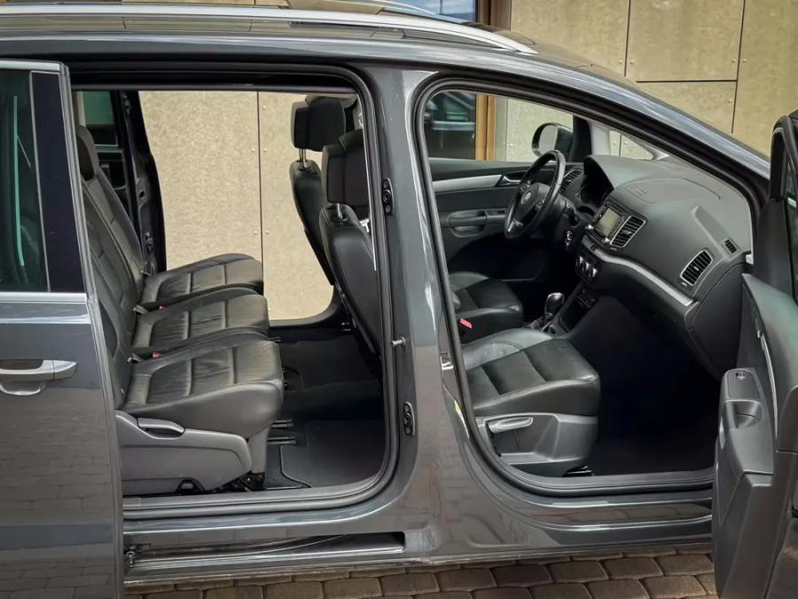 Grey Volkswagen Sharan 2014 in Riga, with an engine capacity of 2.00 L and mileage of 142 thousand km for 12500 €, photo 12 on AUTOMOTO.COM.LV