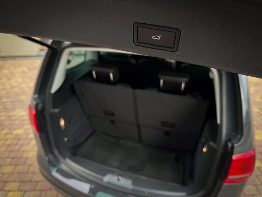 Grey Volkswagen Sharan 2014 in Riga, with an engine capacity of 2.00 L and mileage of 142 thousand km for 12500 €, photo 14 on AUTOMOTO.COM.LV