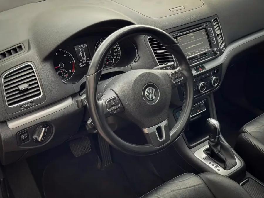 Grey Volkswagen Sharan 2014 in Riga, with an engine capacity of 2.00 L and mileage of 142 thousand km for 12500 €, photo 17 on AUTOMOTO.COM.LV