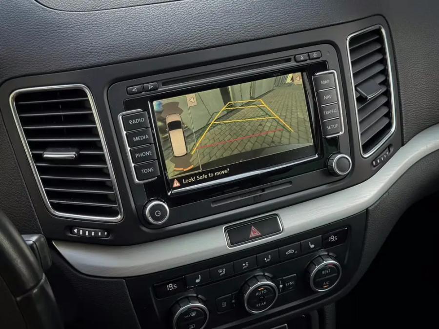 Grey Volkswagen Sharan 2014 in Riga, with an engine capacity of 2.00 L and mileage of 142 thousand km for 12500 €, photo 26 on AUTOMOTO.COM.LV
