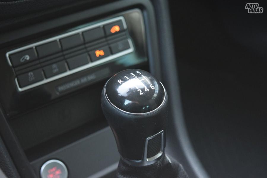 Pelēks Volkswagen Sharan 2014 Viļņa, ar dzinēja tilpumu 2.00 L un nobraukumu 356 tūkst. km par 7000 €, foto 19 vietnē AUTOMOTO.COM.LV