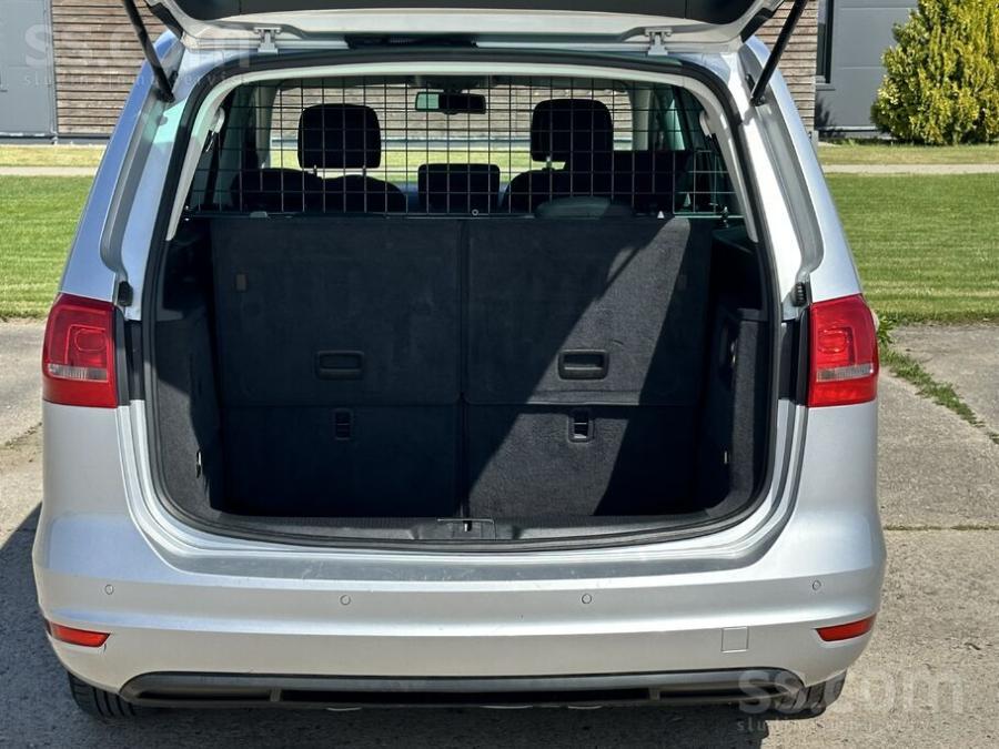 Grey Volkswagen Sharan 2014 in Riga, with an engine capacity of 2.00 L and mileage of 282 thousand km for 8299 €, photo 9 on AUTOMOTO.COM.LV