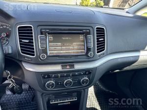 Grey Volkswagen Sharan 2014 in Riga, with an engine capacity of 2.00 L and mileage of 282 thousand km for 8299 €, photo 19 on AUTOMOTO.COM.LV