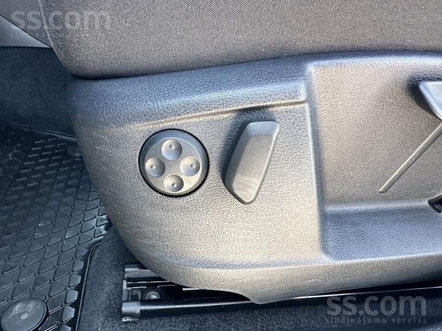 Grey Volkswagen Sharan 2014 in Riga, with an engine capacity of 2.00 L and mileage of 282 thousand km for 8299 €, photo 21 on AUTOMOTO.COM.LV