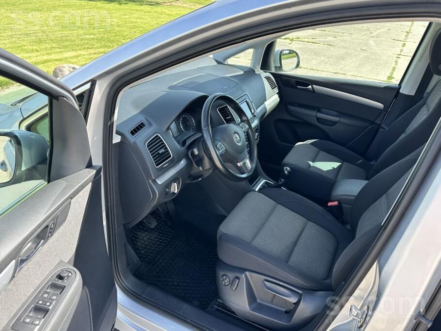 Grey Volkswagen Sharan 2014 in Riga, with an engine capacity of 2.00 L and mileage of 282 thousand km for 8299 €, photo 27 on AUTOMOTO.COM.LV