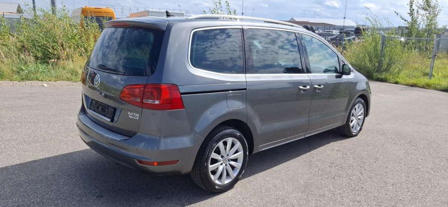 Grey Volkswagen Sharan 2014 in Marijampole, with an engine capacity of 1.97 L and mileage of 279 thousand km for 8700 €, photo 4 on AUTOMOTO.COM.LV