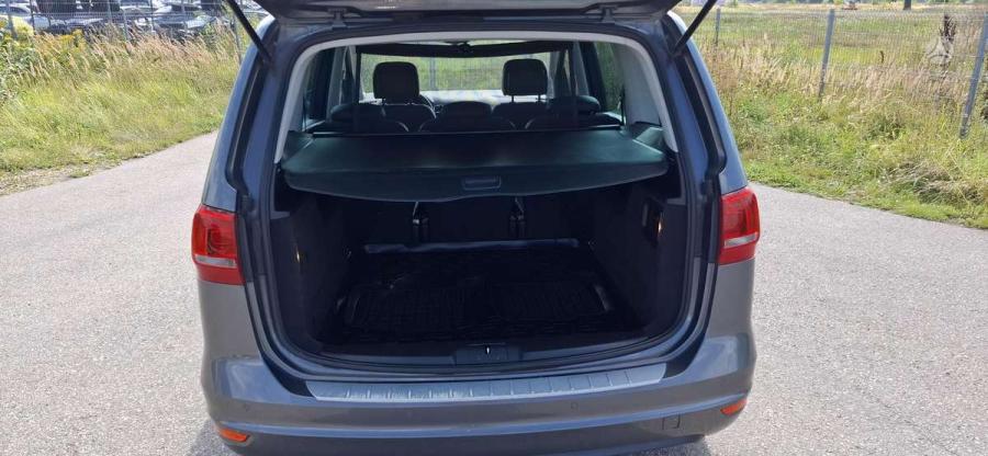 Grey Volkswagen Sharan 2014 in Marijampole, with an engine capacity of 1.97 L and mileage of 279 thousand km for 8700 €, photo 16 on AUTOMOTO.COM.LV