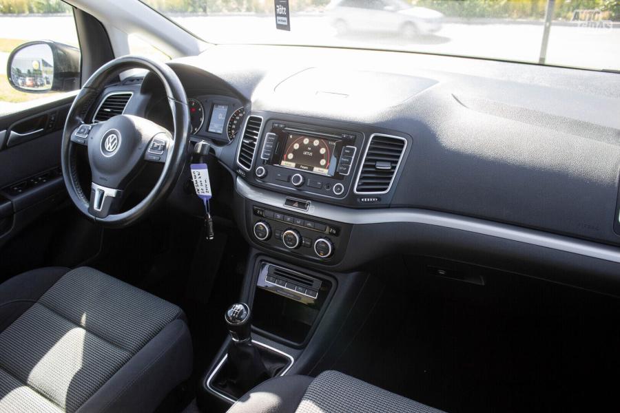 Pelēks Volkswagen Sharan 2014 Kauņa, ar dzinēja tilpumu 2.00 L un nobraukumu 251 tūkst. km par 8700 €, foto 10 vietnē AUTOMOTO.COM.LV