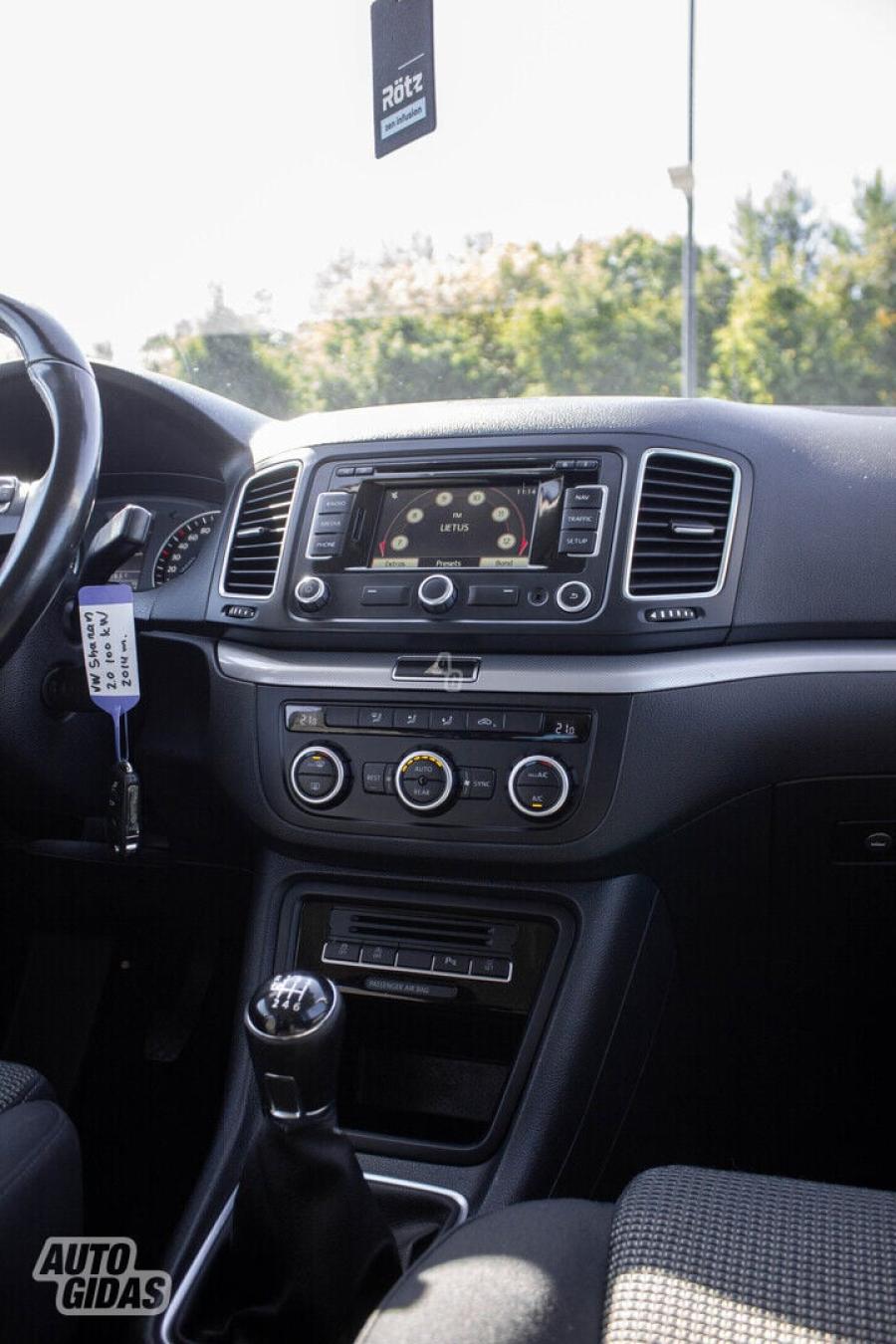 Pelēks Volkswagen Sharan 2014 Kauņa, ar dzinēja tilpumu 2.00 L un nobraukumu 251 tūkst. km par 8700 €, foto 15 vietnē AUTOMOTO.COM.LV