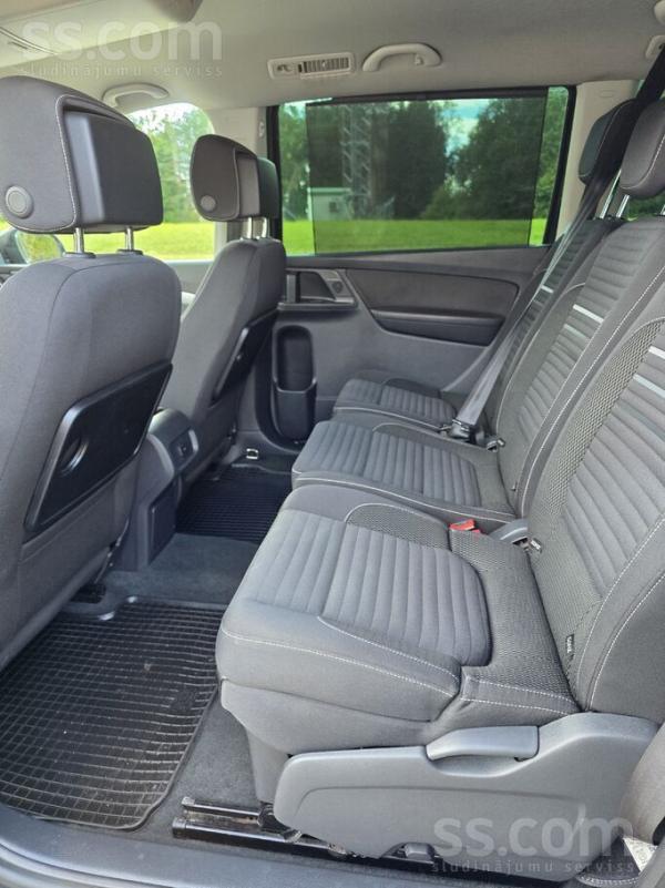 Grey Volkswagen Sharan 2014 in Cesis, with an engine capacity of 2.00 L and mileage of 353 thousand km for 8200 €, photo 6 on AUTOMOTO.COM.LV