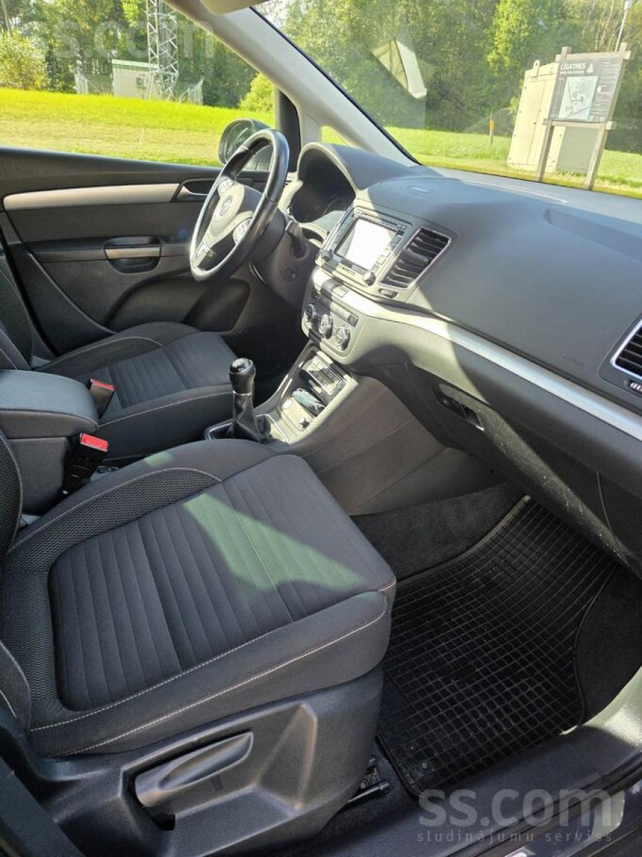 Grey Volkswagen Sharan 2014 in Cesis, with an engine capacity of 2.00 L and mileage of 353 thousand km for 8200 €, photo 13 on AUTOMOTO.COM.LV