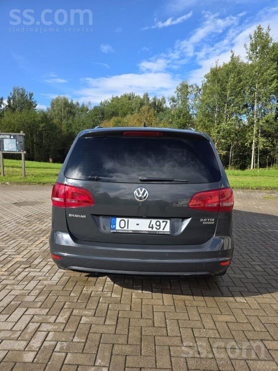 Grey Volkswagen Sharan 2014 in Cesis, with an engine capacity of 2.00 L and mileage of 353 thousand km for 8200 €, photo 17 on AUTOMOTO.COM.LV