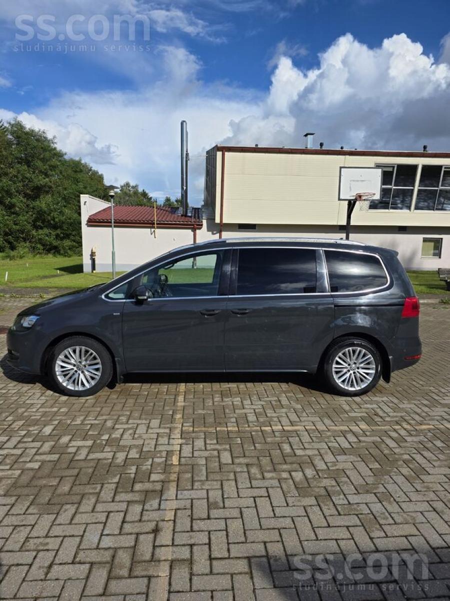 Grey Volkswagen Sharan 2014 in Cesis, with an engine capacity of 2.00 L and mileage of 353 thousand km for 8200 €, photo 19 on AUTOMOTO.COM.LV