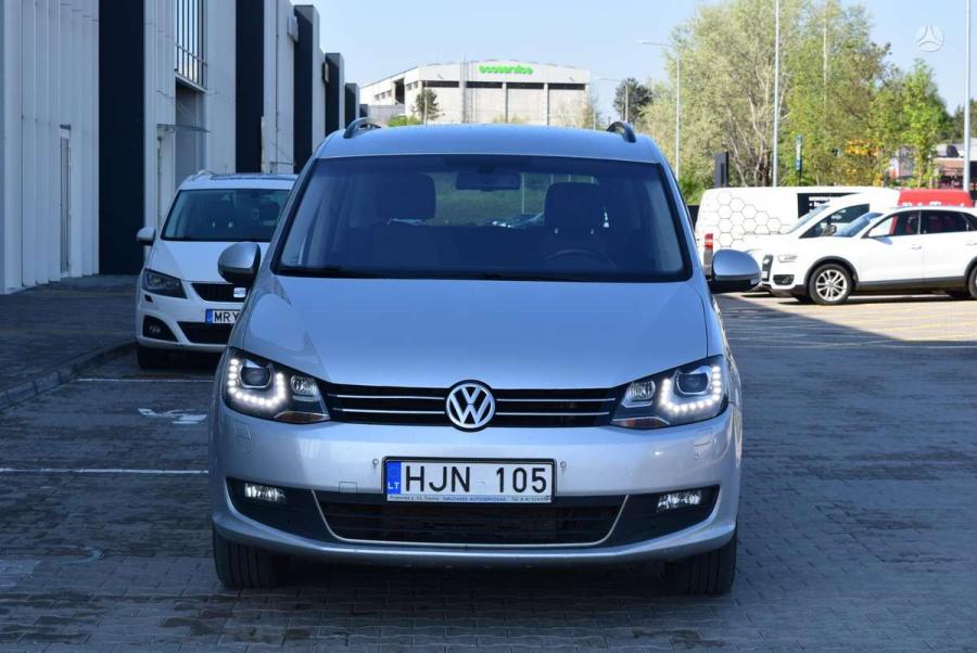 Grey Volkswagen Sharan 2014 in Vilnius, with an engine capacity of 1.97 L and mileage of 356 thousand km for 7000 €, photo 3 on AUTOMOTO.COM.LV