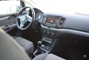 Grey Volkswagen Sharan 2014 in Vilnius, with an engine capacity of 1.97 L and mileage of 356 thousand km for 7000 €, photo 14 on AUTOMOTO.COM.LV