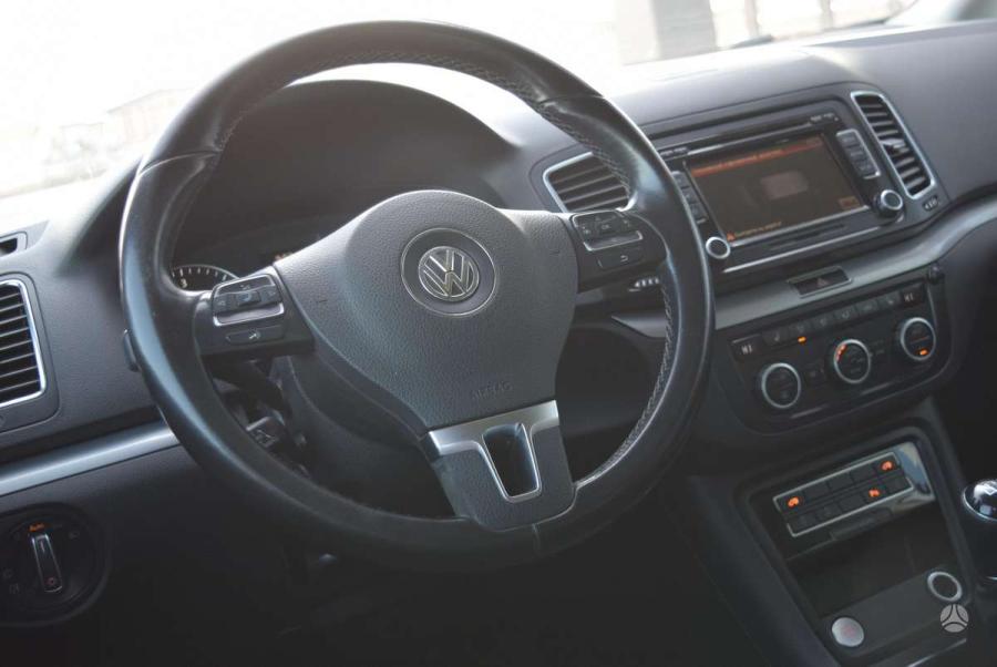 Grey Volkswagen Sharan 2014 in Vilnius, with an engine capacity of 1.97 L and mileage of 356 thousand km for 7000 €, photo 15 on AUTOMOTO.COM.LV