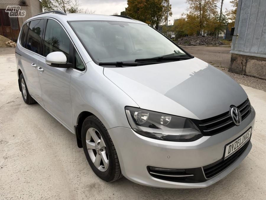 Grey Volkswagen Sharan 2014 in Kaunas, with an engine capacity of 2.00 L and mileage of 298 thousand km for 6800 €, photo 1 on AUTOMOTO.COM.LV