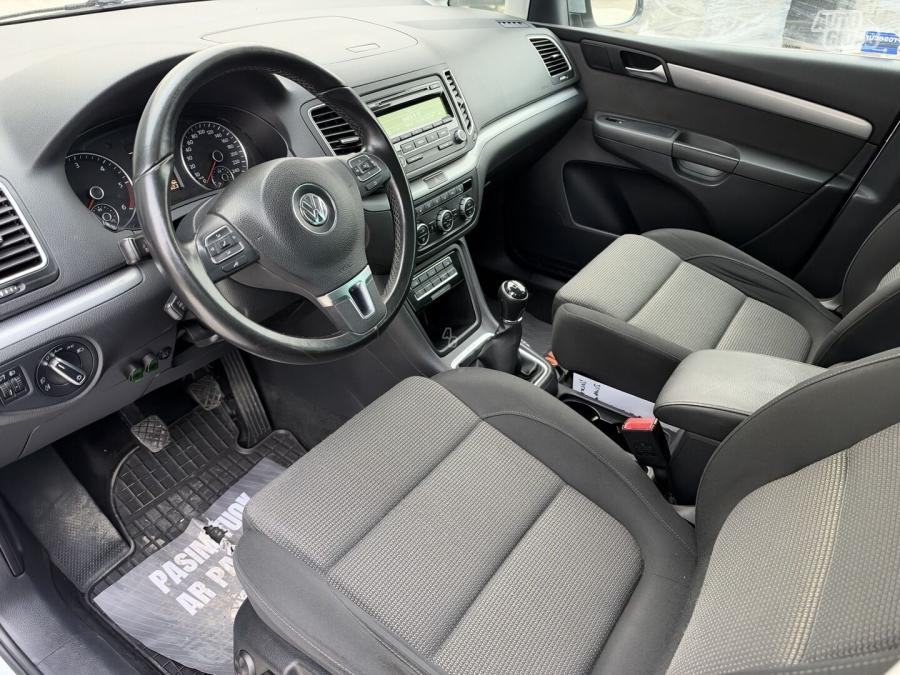 Grey Volkswagen Sharan 2014 in Kaunas, with an engine capacity of 2.00 L and mileage of 298 thousand km for 6800 €, photo 20 on AUTOMOTO.COM.LV