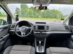 Grey Volkswagen Sharan 2015 in Riga, with an engine capacity of 2.00 L and mileage of 219 thousand km for 12990 €, photo 7 on AUTOMOTO.COM.LV