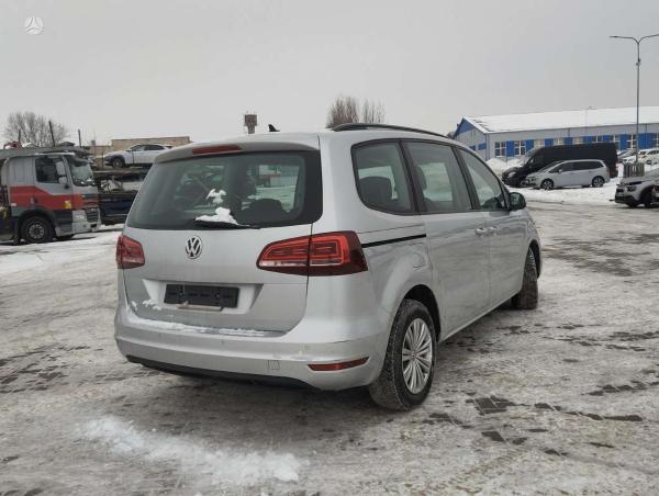 Pelēks Volkswagen Sharan 2015 Tauragė, ar dzinēja tilpumu 2.00 L un nobraukumu 270 tūkst. km par 8000 €, foto 3 vietnē AUTOMOTO.COM.LV