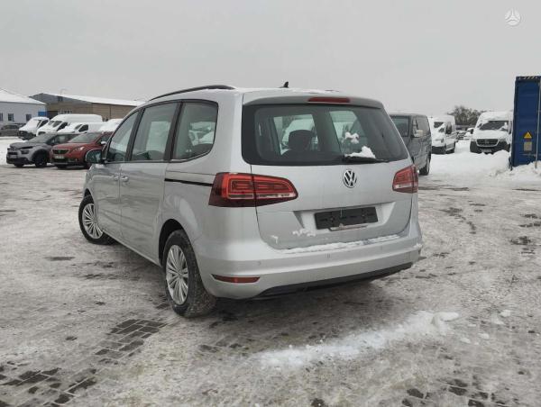 Pelēks Volkswagen Sharan 2015 Tauragė, ar dzinēja tilpumu 2.00 L un nobraukumu 270 tūkst. km par 8000 €, foto 5 vietnē AUTOMOTO.COM.LV