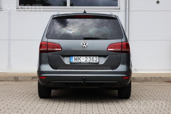 Grey Volkswagen Sharan 2015 in Riga, with an engine capacity of 2.00 L and mileage of 0 thousand km for 7995 €, photo 6 on AUTOMOTO.COM.LV