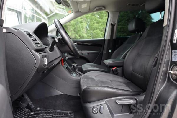 Grey Volkswagen Sharan 2015 in Riga, with an engine capacity of 2.00 L and mileage of 0 thousand km for 7995 €, photo 10 on AUTOMOTO.COM.LV