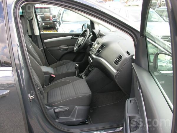 Pelēks Volkswagen Sharan 2015 Rīga, ar dzinēja tilpumu 2.00 L un nobraukumu 235 tūkst. km par 9750 €, foto 6 vietnē AUTOMOTO.COM.LV