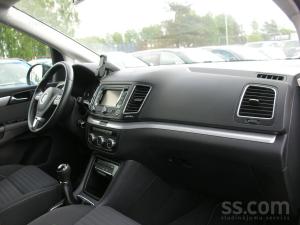 Grey Volkswagen Sharan 2015 in Riga, with an engine capacity of 2.00 L and mileage of 235 thousand km for 9650 €, photo 9 on AUTOMOTO.COM.LV