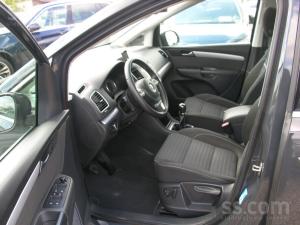 Grey Volkswagen Sharan 2015 in Riga, with an engine capacity of 2.00 L and mileage of 235 thousand km for 9650 €, photo 12 on AUTOMOTO.COM.LV