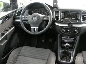 Grey Volkswagen Sharan 2015 in Riga, with an engine capacity of 2.00 L and mileage of 235 thousand km for 9650 €, photo 18 on AUTOMOTO.COM.LV
