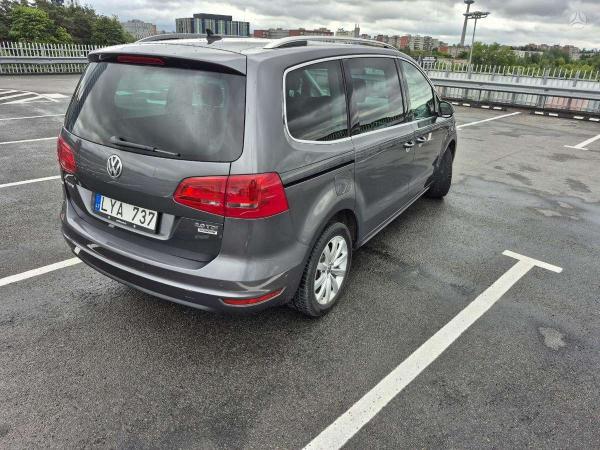 Pelēks Volkswagen Sharan 2015 Viļņa, ar dzinēja tilpumu 2.00 L un nobraukumu 236 tūkst. km par 12800 €, foto 3 vietnē AUTOMOTO.COM.LV