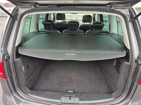 Pelēks Volkswagen Sharan 2015 Viļņa, ar dzinēja tilpumu 2.00 L un nobraukumu 236 tūkst. km par 12800 €, foto 6 vietnē AUTOMOTO.COM.LV