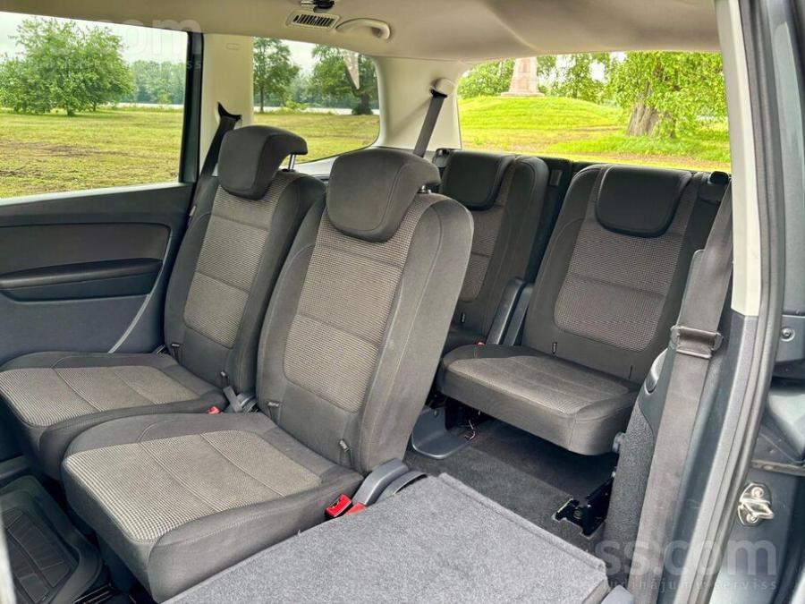 Grey Volkswagen Sharan 2015 in Riga, with an engine capacity of 2.00 L and mileage of 219 thousand km for 12990 €, photo 7 on AUTOMOTO.COM.LV