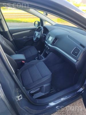 Pelēks Volkswagen Sharan 2015 Rīga, ar dzinēja tilpumu 2.00 L un nobraukumu 322 tūkst. km par 7250 €, foto 8 vietnē AUTOMOTO.COM.LV