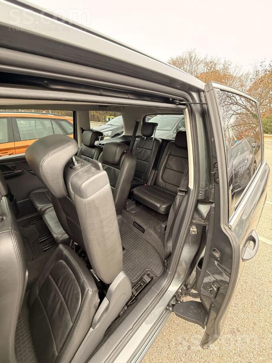 Pelēks Volkswagen Sharan 2015 Jūrmala, ar dzinēja tilpumu 2.00 L un nobraukumu 332 tūkst. km par 10000 €, foto 4 vietnē AUTOMOTO.COM.LV