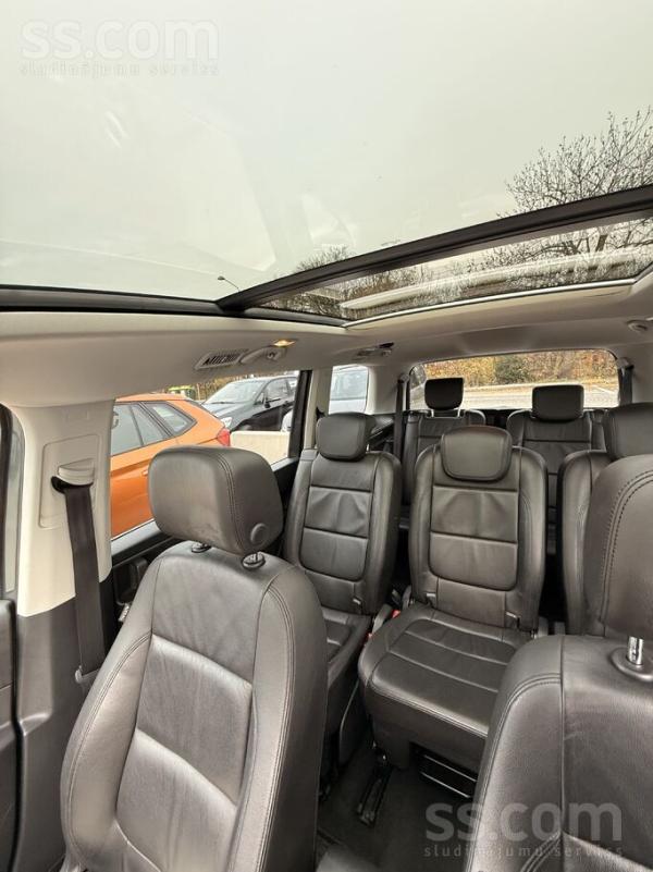 Grey Volkswagen Sharan 2015 in Jurmala, with an engine capacity of 2.00 L and mileage of 332 thousand km for 10000 €, photo 4 on AUTOMOTO.COM.LV