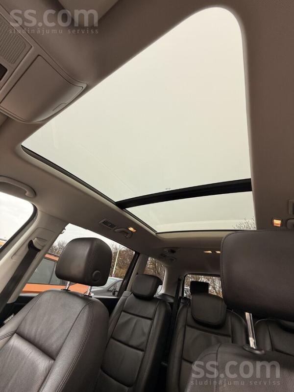 Grey Volkswagen Sharan 2015 in Jurmala, with an engine capacity of 2.00 L and mileage of 332 thousand km for 10000 €, photo 6 on AUTOMOTO.COM.LV