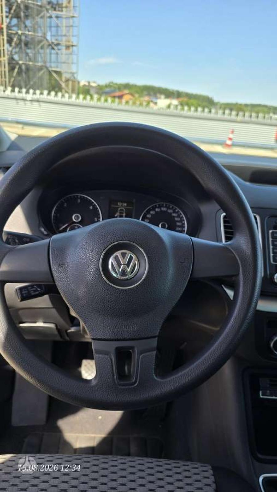 Pelēks Volkswagen Sharan 2015 Viļņa, ar dzinēja tilpumu 1.97 L un nobraukumu 256 tūkst. km par 7800 €, foto 18 vietnē AUTOMOTO.COM.LV