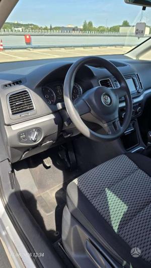 Pelēks Volkswagen Sharan 2015 Viļņa, ar dzinēja tilpumu 1.97 L un nobraukumu 256 tūkst. km par 7800 €, foto 19 vietnē AUTOMOTO.COM.LV