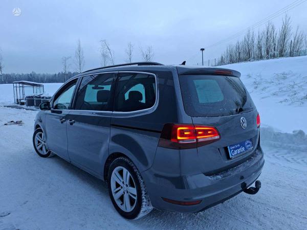Grey Volkswagen Sharan 2016 in Vilnius, with an engine capacity of 1.97 L and mileage of 269 thousand km for 9650 €, photo 1 on AUTOMOTO.COM.LV