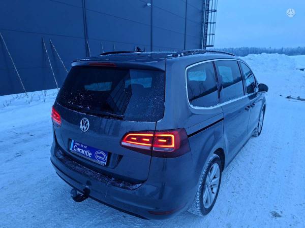 Grey Volkswagen Sharan 2016 in Vilnius, with an engine capacity of 1.97 L and mileage of 269 thousand km for 9650 €, photo 6 on AUTOMOTO.COM.LV