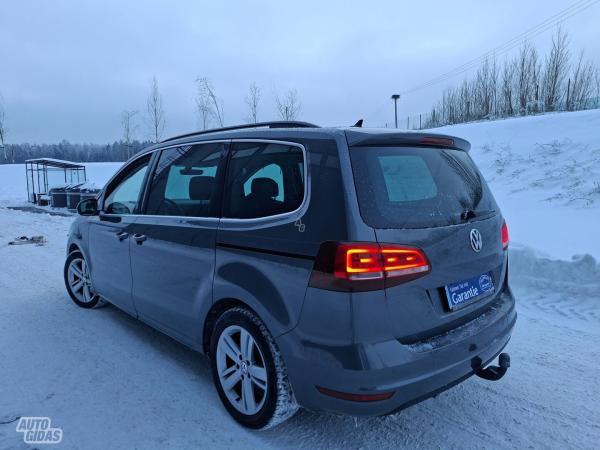 Grey Volkswagen Sharan 2016 in Vilnius, with an engine capacity of 2.00 L and mileage of 269 thousand km for 9650 €, photo 1 on AUTOMOTO.COM.LV