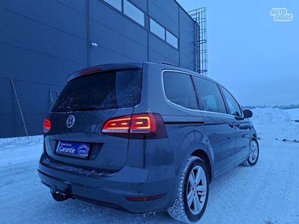 Grey Volkswagen Sharan 2016 in Vilnius, with an engine capacity of 2.00 L and mileage of 269 thousand km for 9650 €, photo 4 on AUTOMOTO.COM.LV
