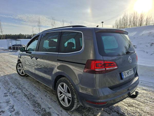 Grey Volkswagen Sharan 2016 in Vilnius, with an engine capacity of 1.97 L and mileage of 269 thousand km for 9650 €, photo 2 on AUTOMOTO.COM.LV