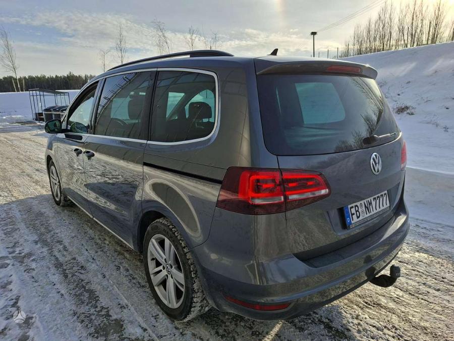 Pelēks Volkswagen Sharan 2016 Viļņa, ar dzinēja tilpumu 1.97 L un nobraukumu 269 tūkst. km par 9650 €, foto 6 vietnē AUTOMOTO.COM.LV