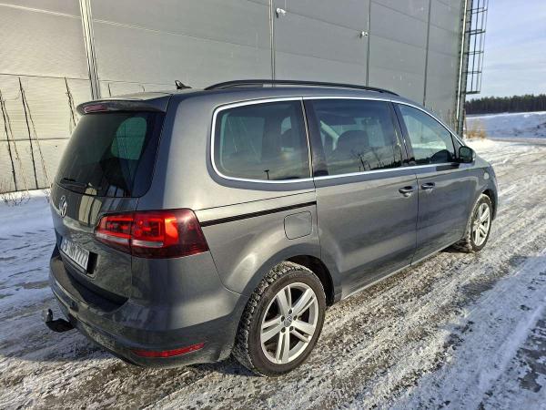Grey Volkswagen Sharan 2016 in Vilnius, with an engine capacity of 1.97 L and mileage of 269 thousand km for 9650 €, photo 7 on AUTOMOTO.COM.LV