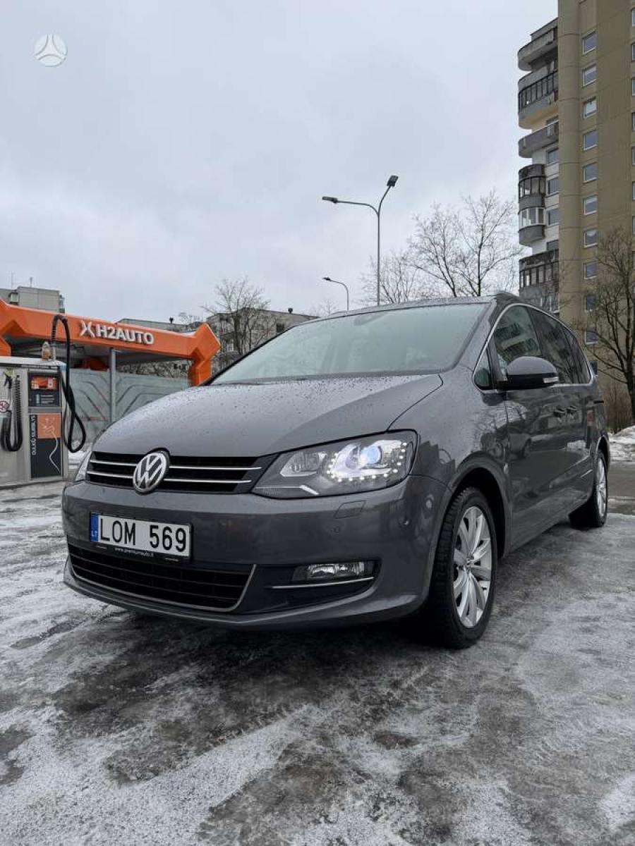 Grey Volkswagen Sharan 2016 in Vilnius, with an engine capacity of 1.97 L and mileage of 230 thousand km for 13500 €, photo 1 on AUTOMOTO.COM.LV